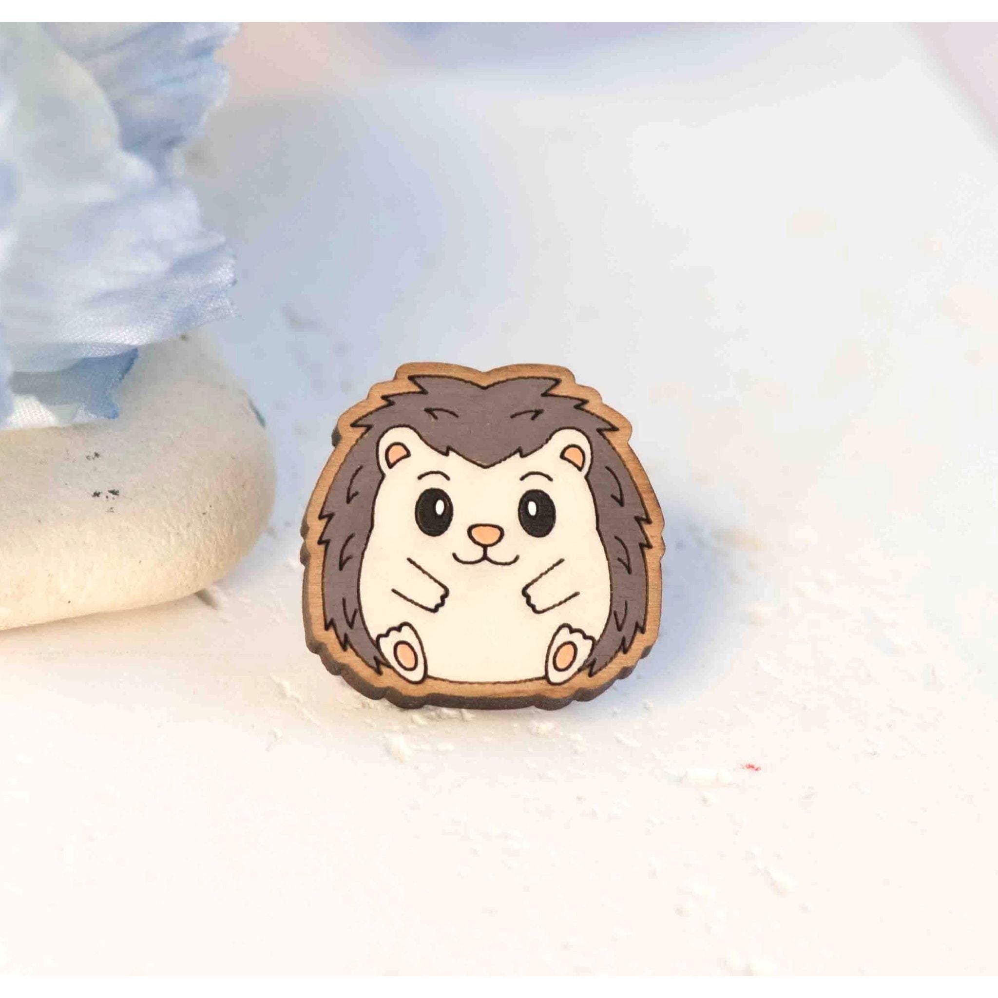 Badge épingle Hérisson peint à la main - PL40200 – Robin Valley ...