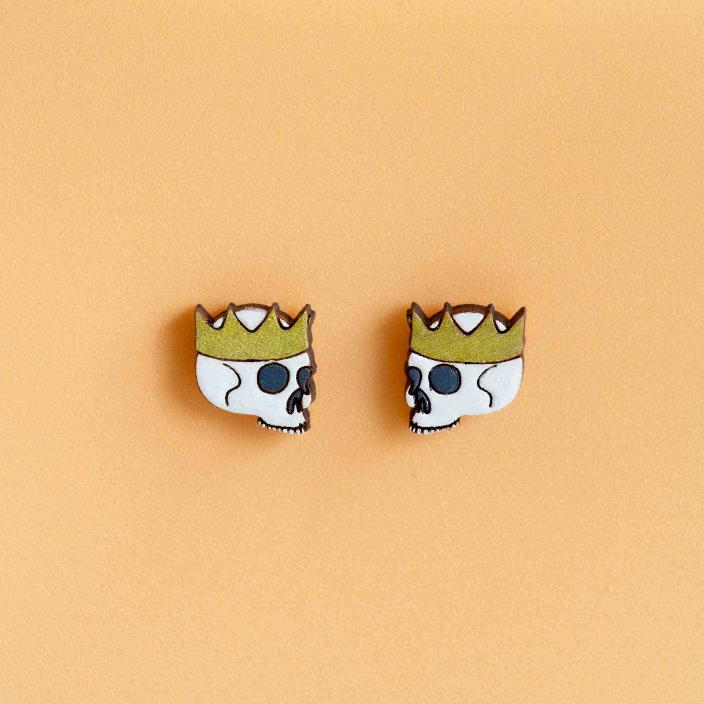 Pendientes de madera pintados a mano con calavera de Hamlet de ...